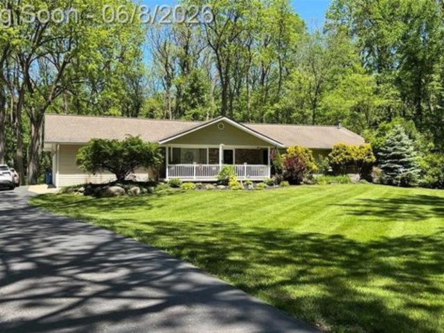 5400 Grange Hall Rd, Groveland Township, MI 48442