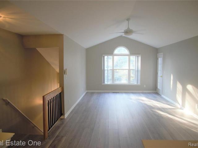 5400 Pine Aires