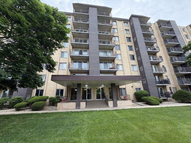 5400 Walnut Ave Unit 803, Downers Grove, IL 60515
