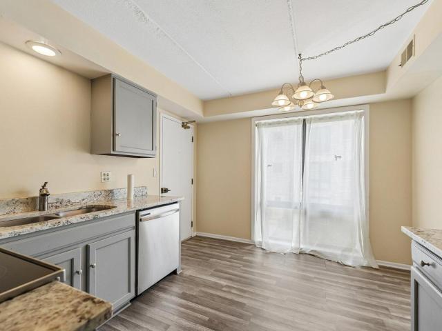 5401 Chateau Drive # 4
