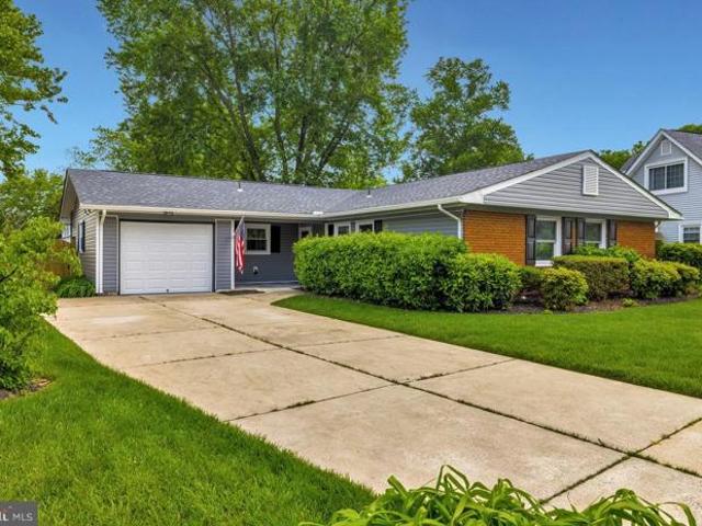 5401 Dunsmore Rd, Alexandria, VA 22315