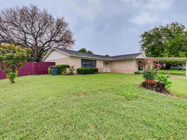 5401 Denise Dr, Haltom City, TX 76148