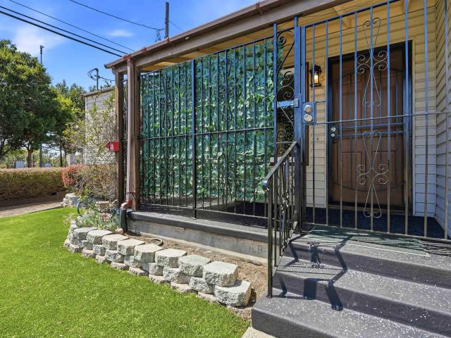 5401 Solano Ave