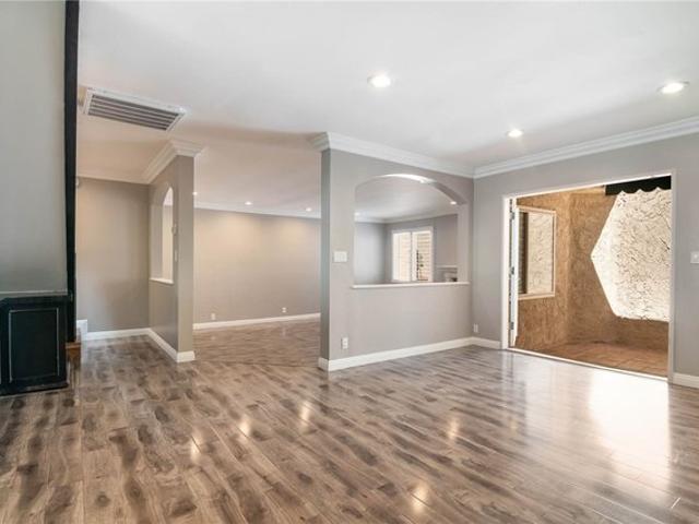5401 Zelzah Ave, Encino, CA 91316