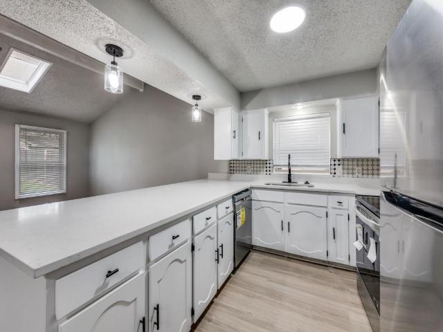 5402 Holly Trail