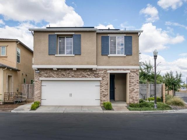 5402 W Santa Barbara Dr, Fresno, CA 93722