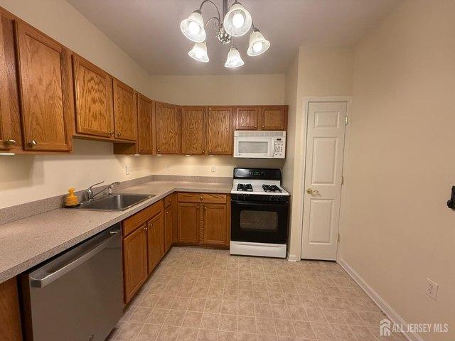 540 Cranbury Rd Apt 323, East Brunswick, NJ 08816