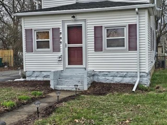 540 E 4th St, Lockport, IL 60441