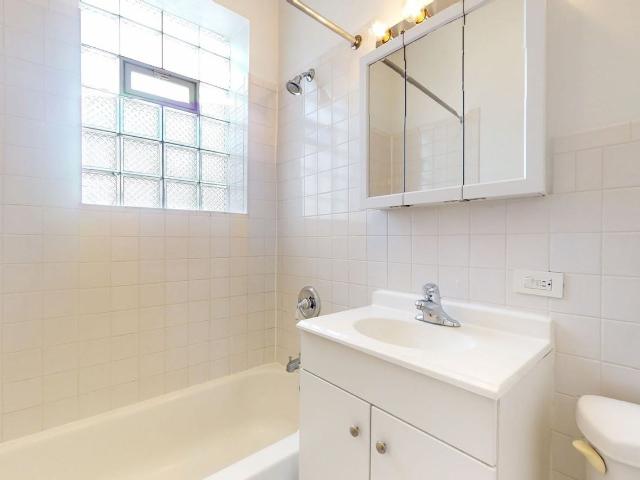 5415 S. Woodlawn Avenue 2 Bedroom Apartment for Rent at 5415 S Woodlawn Ave, Chicago, IL 60615 Hyde Park