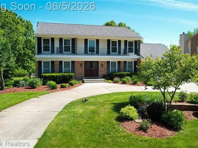 5415 White Hall Cir, West Bloomfield Township, MI 48323