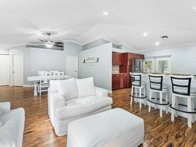 5418 Club Cir, Haverhill, FL 33415