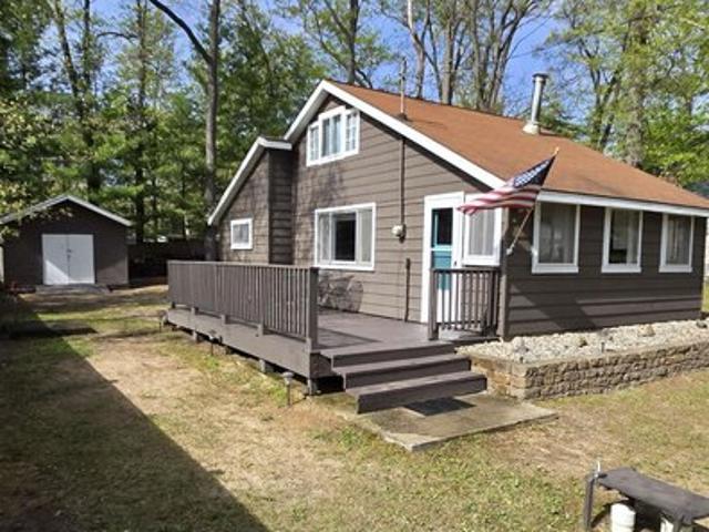 5419 Custer Dr, Harrison, MI 48625