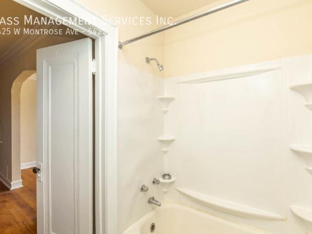 5419 27 W Montrose Studio Apartment for Rent at 5419 W Montrose Ave, Chicago, IL 60641 Portage Park