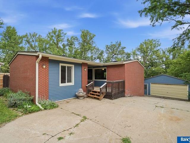 5410 Wilkins Cir, Lincoln, NE 68524