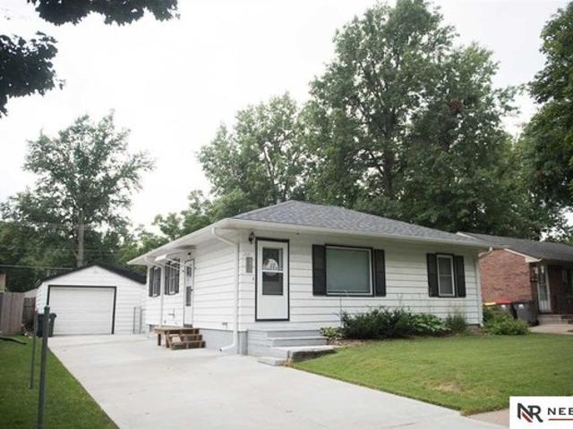 5411 Knox St, Lincoln, NE 68504