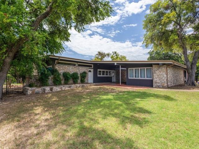 5411 Starlight Dr N, Fort Worth, TX 76126