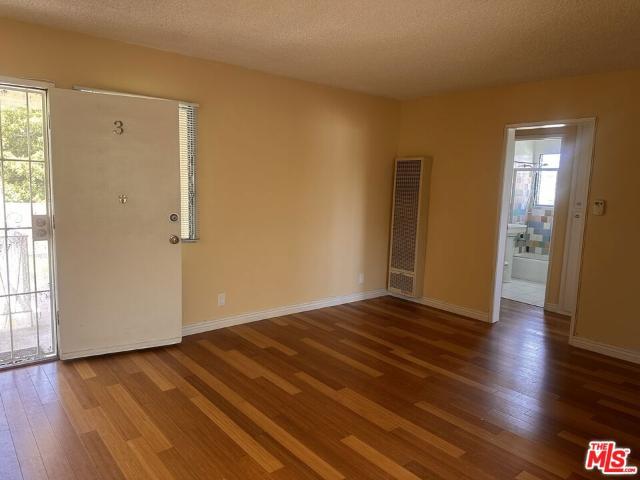 5411 S Centinela Avenue 3