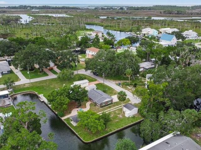 5411 Teal Dr, Weeki Wachee, FL 34607