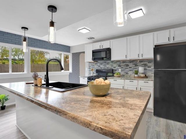 5411 Wilkins Cir, Lincoln, NE 68524