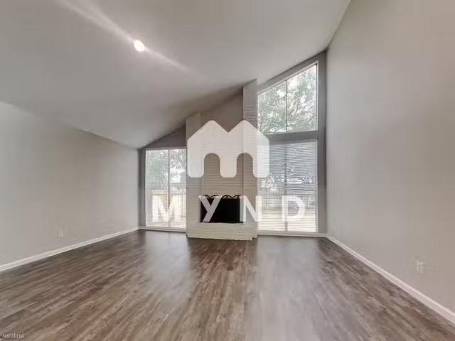 54122386 1739 S Kirkwood Rd