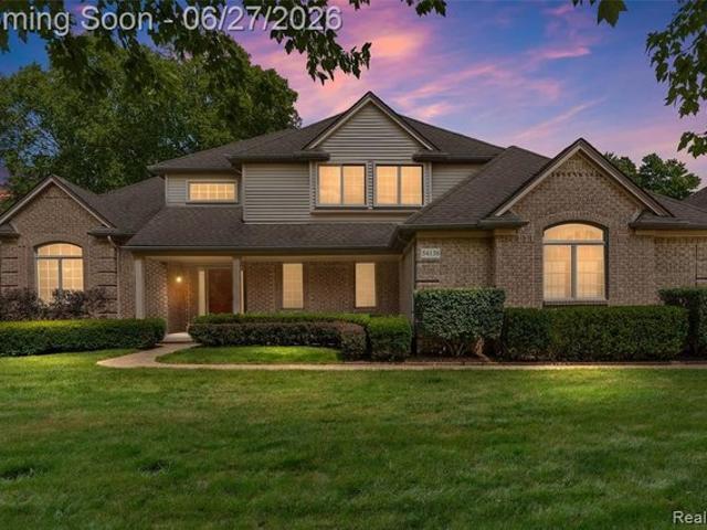 54138 Acadia Dr, Macomb Township, MI 48042