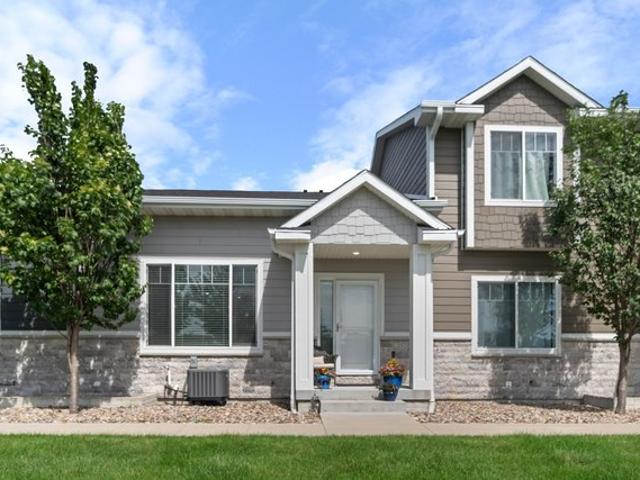 541 10th St, Waukee, IA 50263
