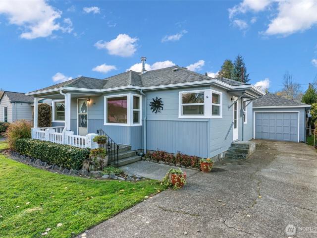541 24th Ave, Longview, WA 98632 | MLS #608385 | Compass