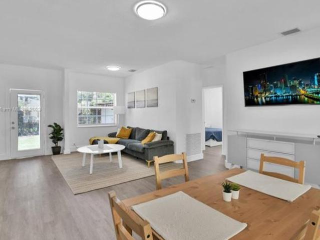 541 49th St NW, Miami, FL 33127