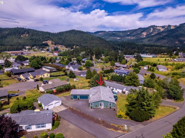 541 Cochran LN