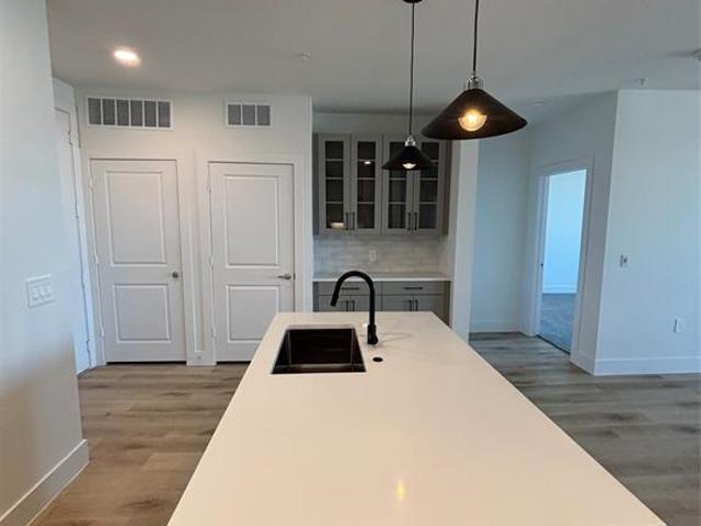 541 J Place # 1408