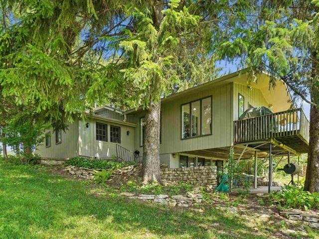 541 N 1st St, Harpers Ferry, IA 52146