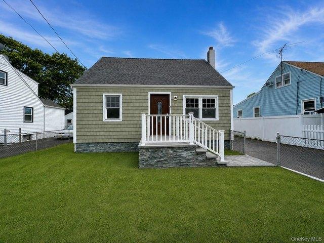 541 N Indiana Ave, Lindenhurst, NY 11757