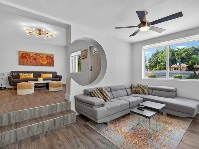 541 NW 109th St, Miami, FL 33168
