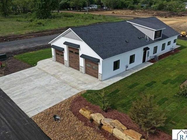 541 Smith St, Kasota, MN 56050