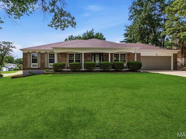 541 Princeway Ct, Manchester, MO 63011