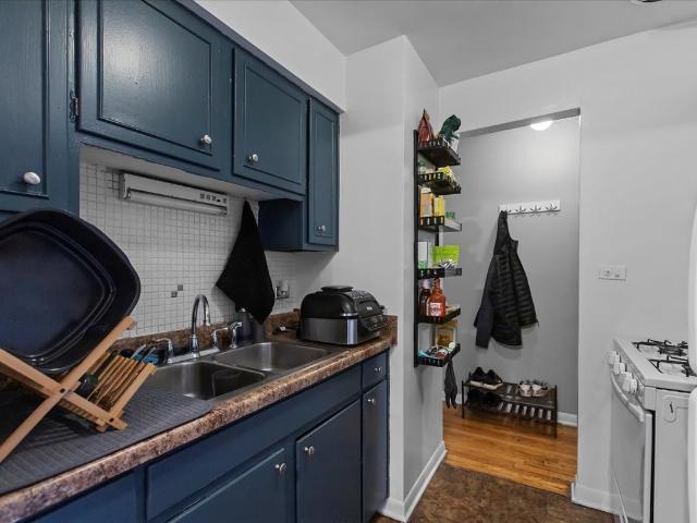 541 w oakdale avenue # 319