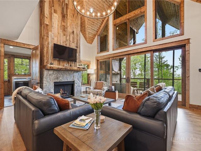 541 Twisted Oak Path