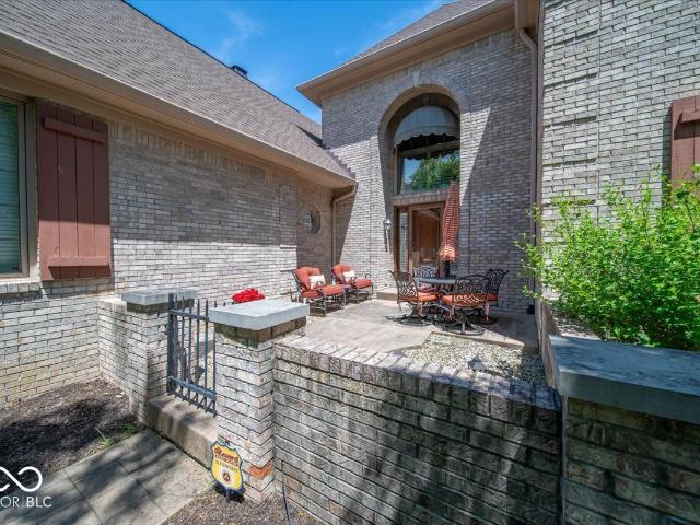 5424 Woodfield Drive N