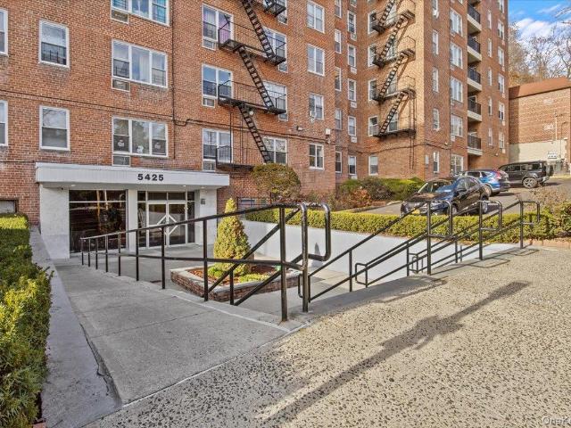 5425 Valles Avenue 3B