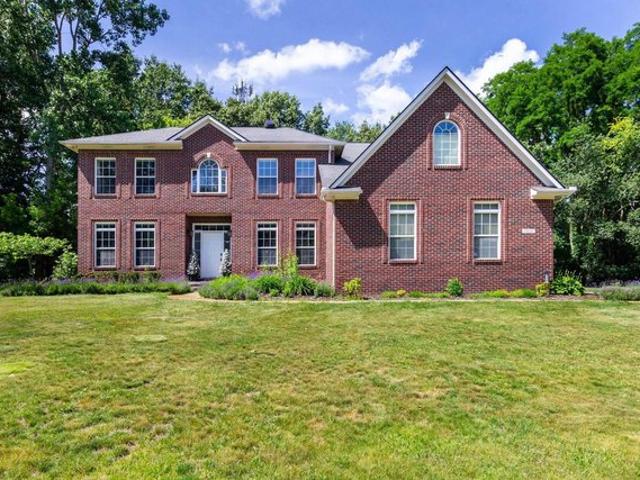 5426 Murray Ct, Waterford, MI 48327