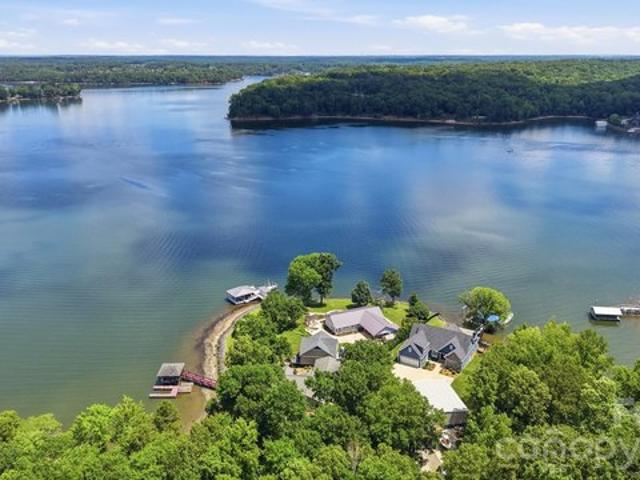5426 Baker Ln, Lake Wylie, SC 29710