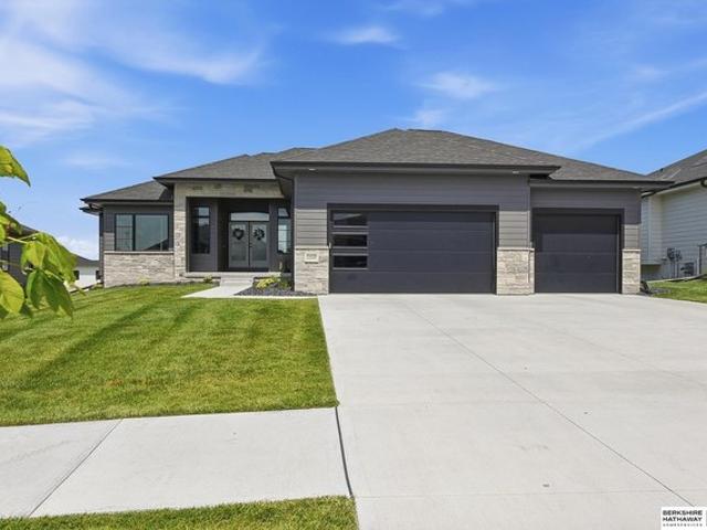 5426 Kestrel Pkwy, Elkhorn, NE 68022