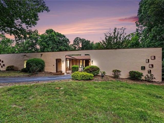 5427 Tallwood Estates Dr, Thomasville, NC 27360