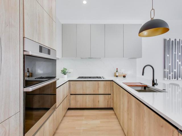 5428 N Winthrop Avenue # 202