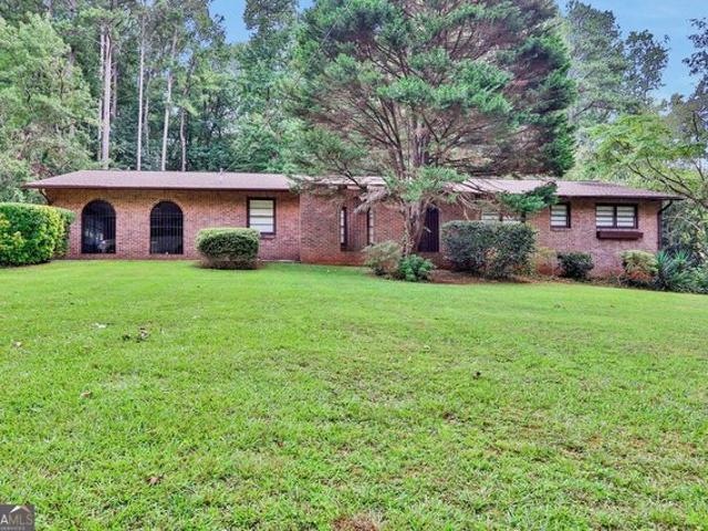 5428 Smoke Rise Dr, Stone Mountain, GA 30087