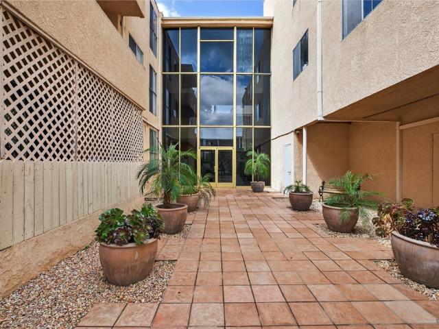 5429 Newcastle Ave, Unit 204, Encino, CA 91316 | MLS #SR26071 | Compass