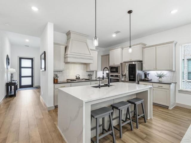 5429 Golden Sun Lane