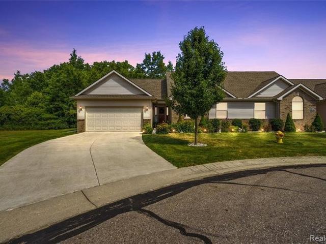 5429 Pintail Ct, Burton, MI 48509