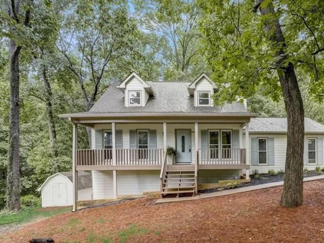 5422 Blackhawk Dr, Acworth, GA 30102