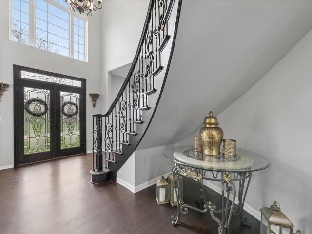 5423 SWAN Circle